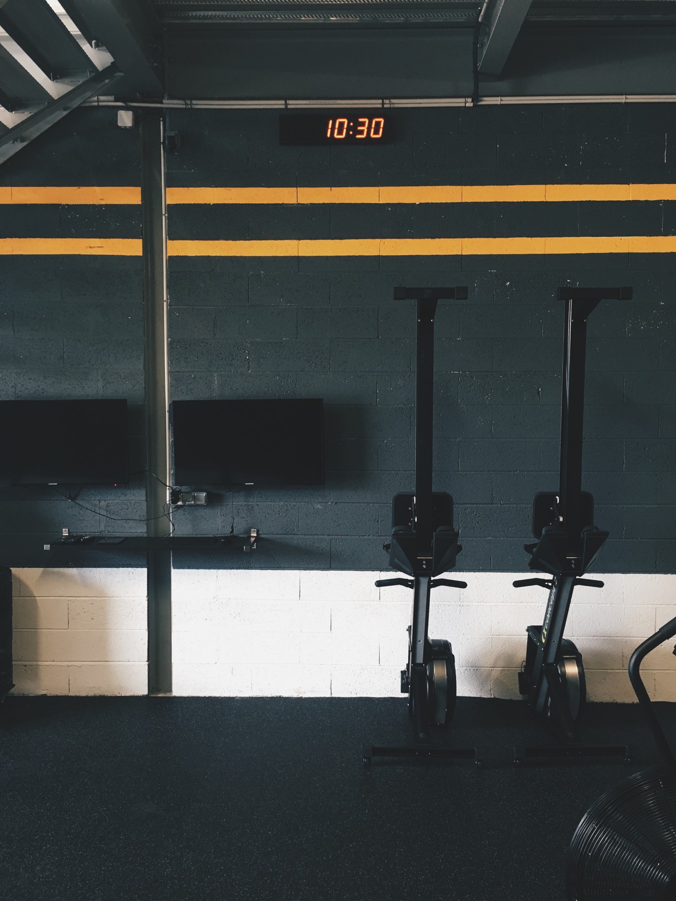 Try These 5 HIIT Workouts on a Rowing Machine