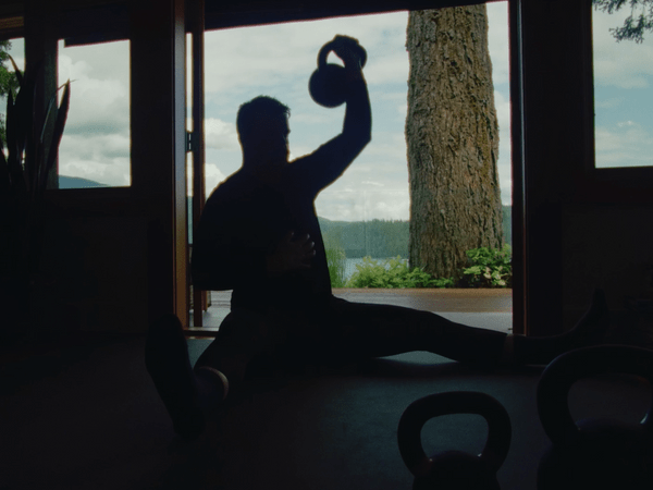 The 6 Ultimate Kettlebell Pull Exercises With Sample Kettlebell Workouts